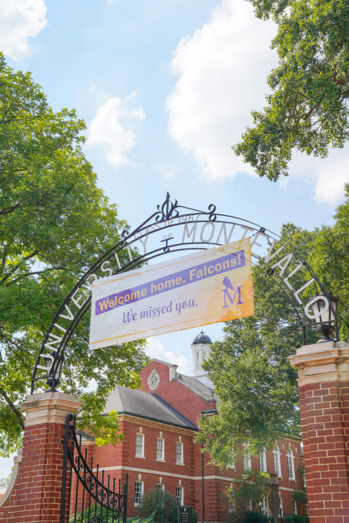 Greer receives UMNAA Distinguished Alumni Award | University of Montevallo